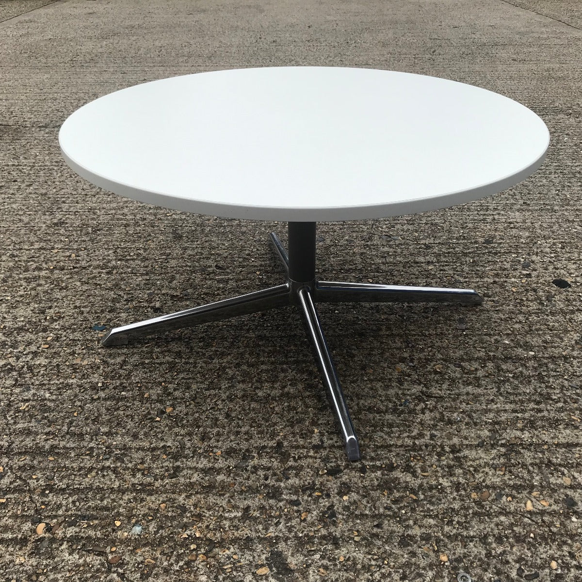 Boss Kruze Circular Coffee Table – Park Royal Office Furniture