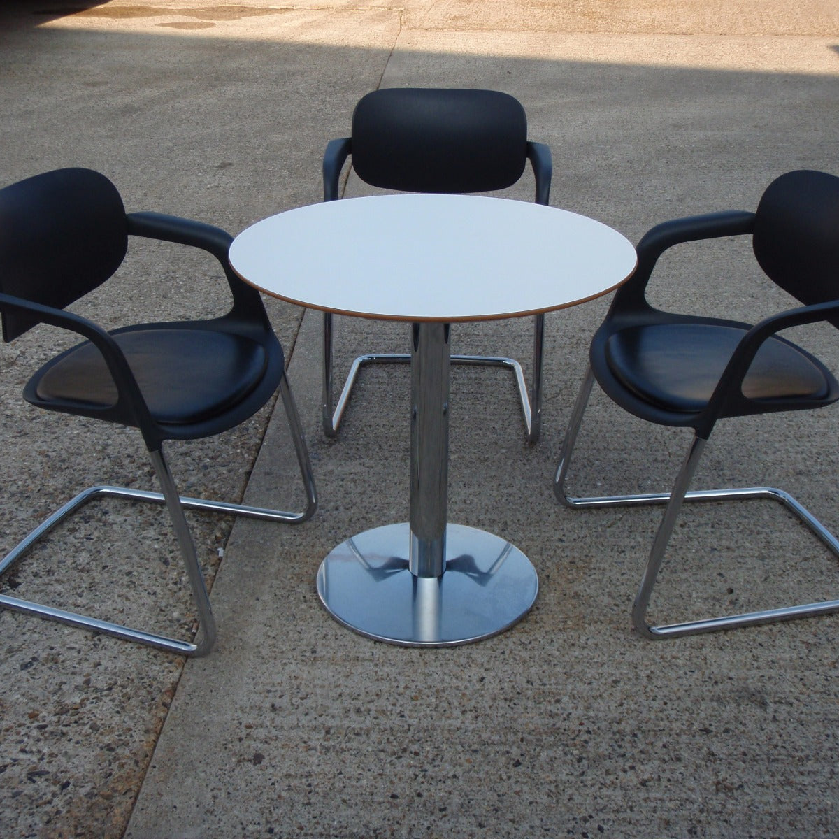 Allermuir Table with 3 Chairs – Park Royal Office Furniture